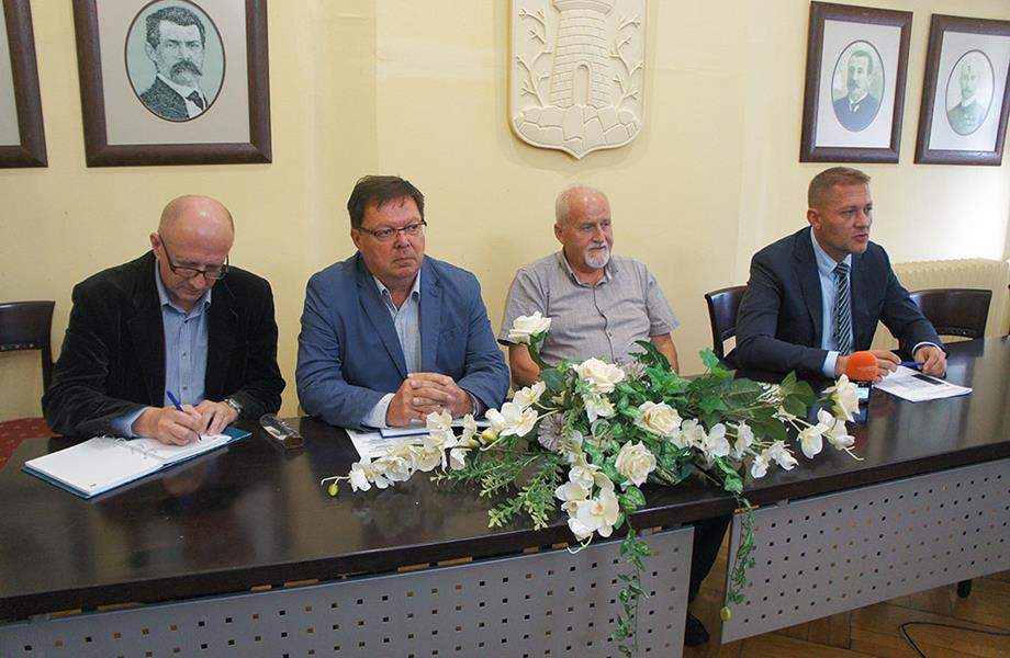 U Samoboru održana javna tribina o problemima u gradskom prijevozu i ...