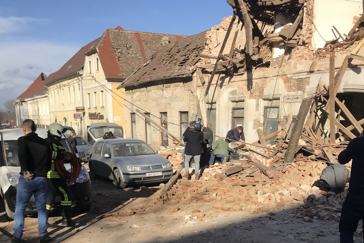 U Petrinji 60 obrta kompletno uništeno, pokrenuta akcija za otvaranje ...