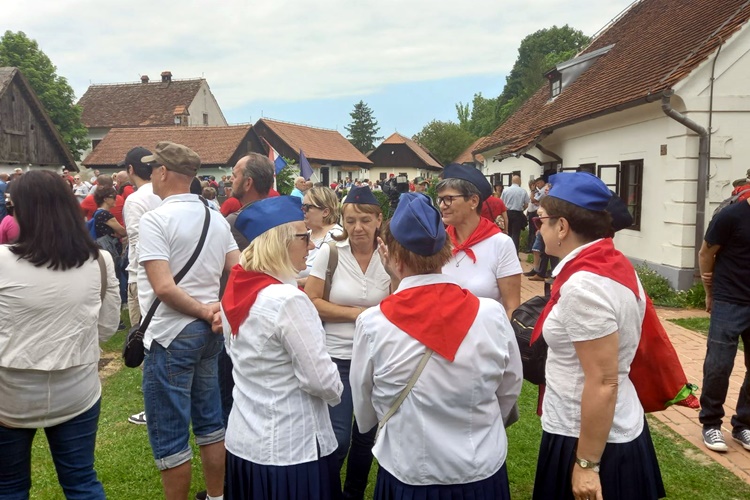 Tisuće ljudi iz čitave bivše Jugoslavije na Danu mladosti – radosti u ...