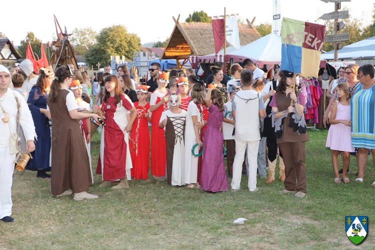Otvoren Renesansni festival u Koprivnici! Gubavci, kmetovi, vatreni ...