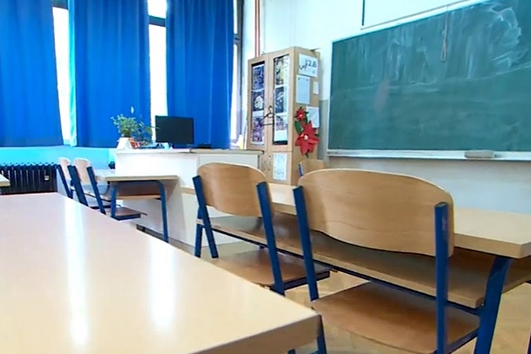 ŠOK U ZAGREBAČKOJ ŠKOLI: Profesor tuče učenika po glavi, drugi ih razdvajali i snimali: "Slijedi ...