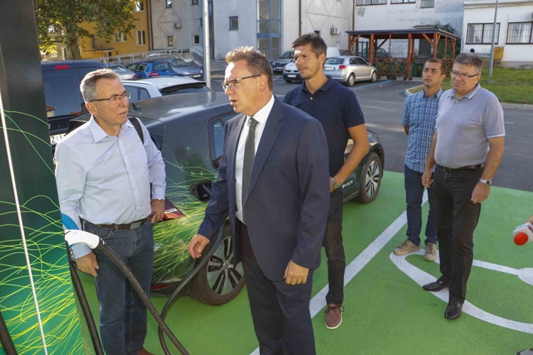 U SURADNJI HEP-a I GRADA IVANCA Otvorena prva HEP-ova električna ...