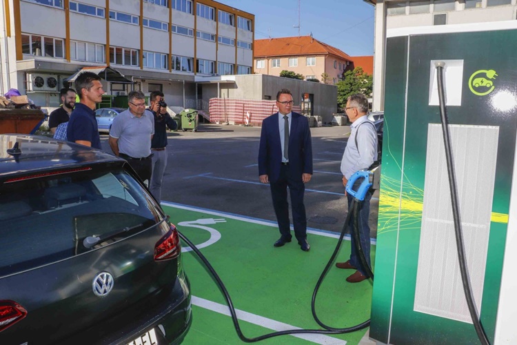 U SURADNJI HEP-a I GRADA IVANCA Otvorena prva HEP-ova električna ...